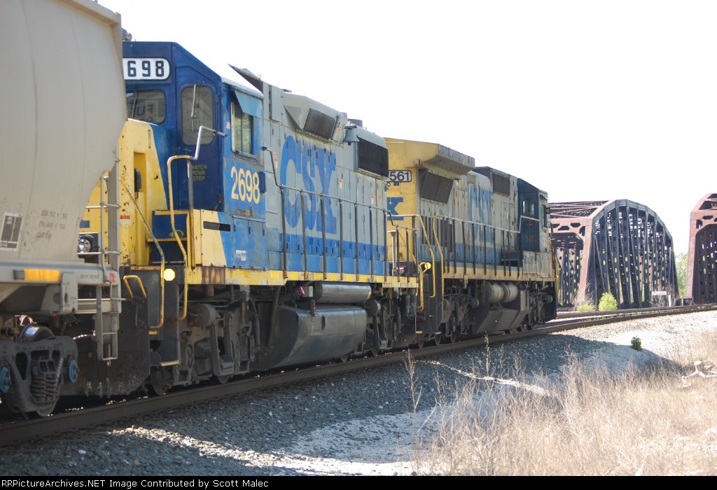 CSX 7561 & 2698